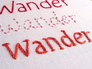 Hur man broderar bokstäver för Hand {Part 1} - vandrande trådar broderi ...